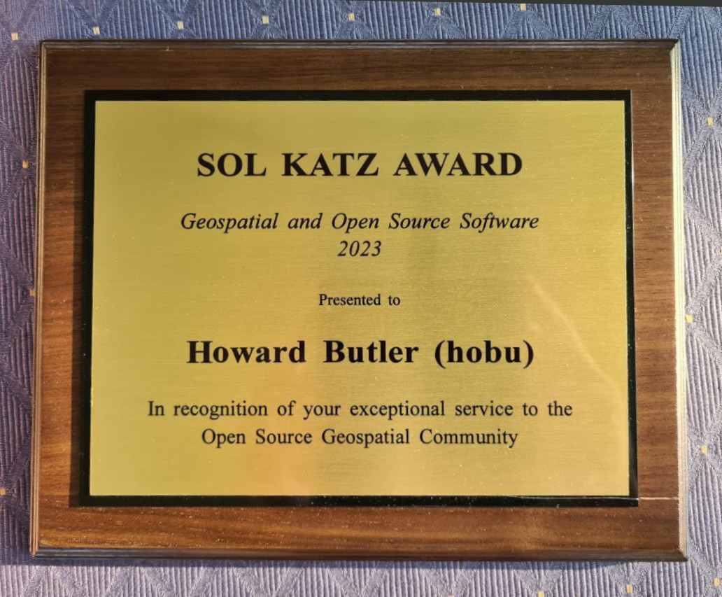 Howard Butler receives the 2023 Sol Katz Award - OSGeo